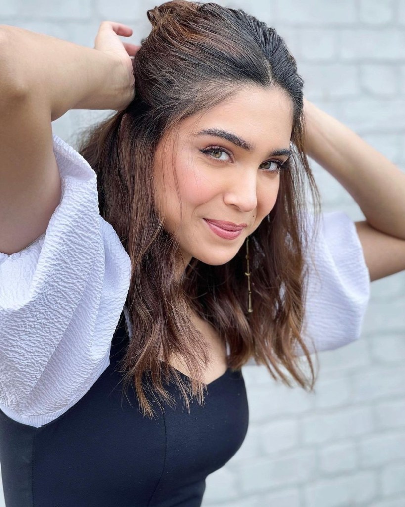 Sharvari Wagh Education, Family, Boyfriend, Movies, Biography ...